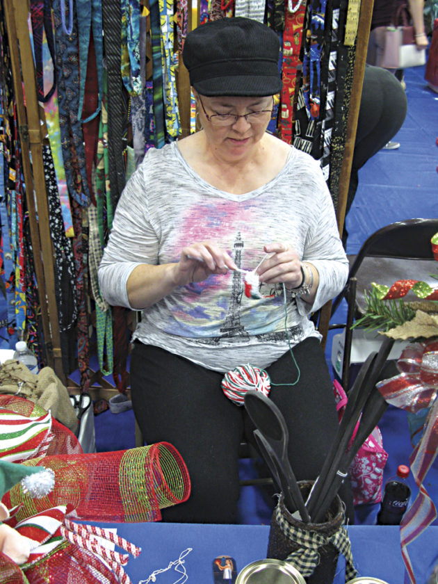 Warren Arts and Crafts Fair packs in crafts, buyers | News, Sports ...